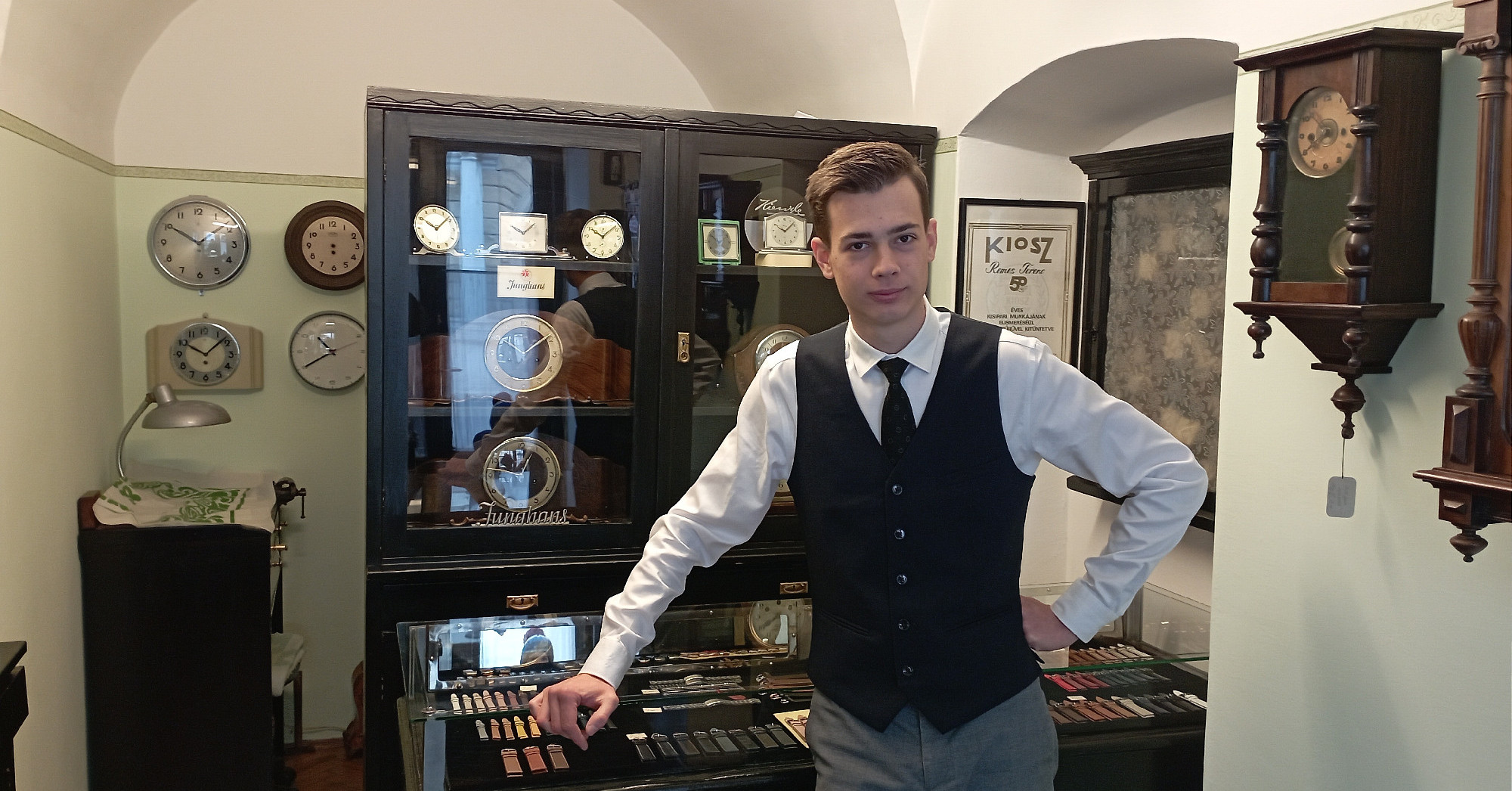 „Úgy csinálok mindent, ahogy ők csinálták egykor” – Remes Ferenc pécsi órás öt generáció ...