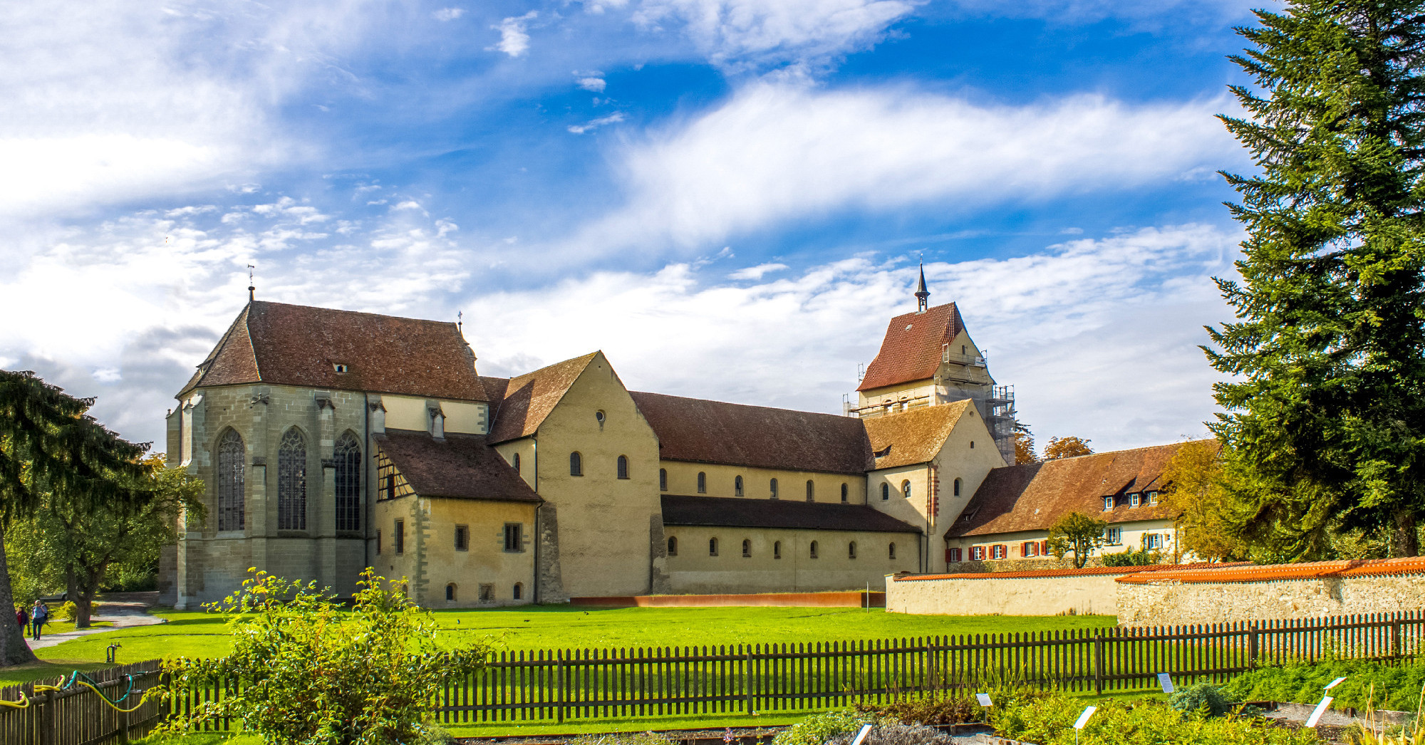 Középkori kolostorkert irodalmi köntösben: Walahfrid Strabo apát ...